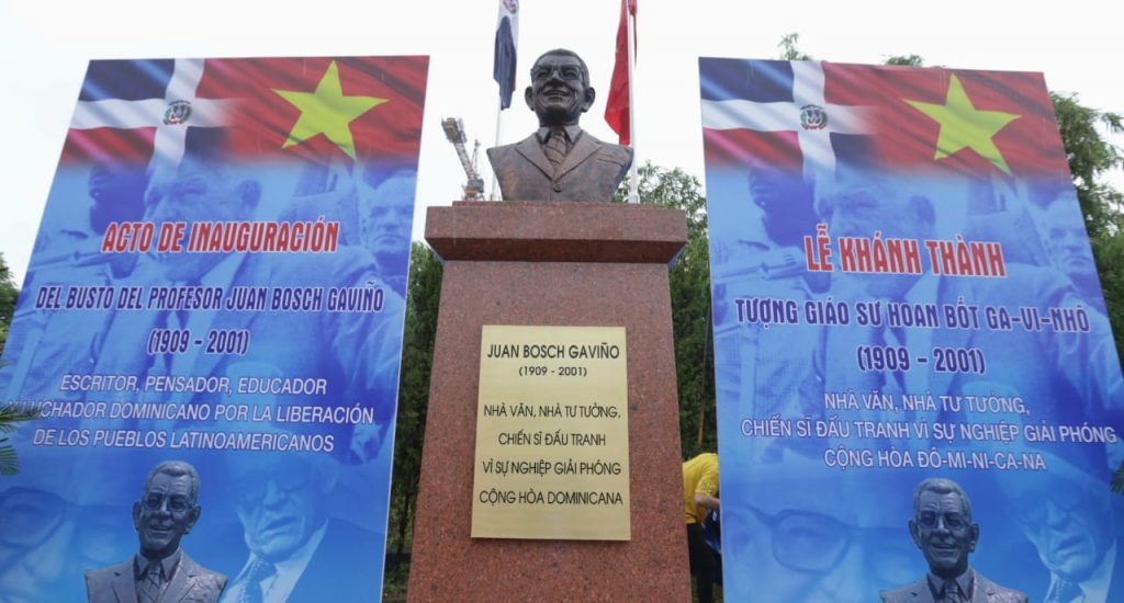 Inauguran busto del fallecido expresidente Juan Bosch en Vietnam ...